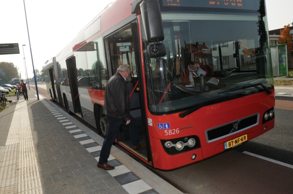 Bushalte bij voetbalvereniging